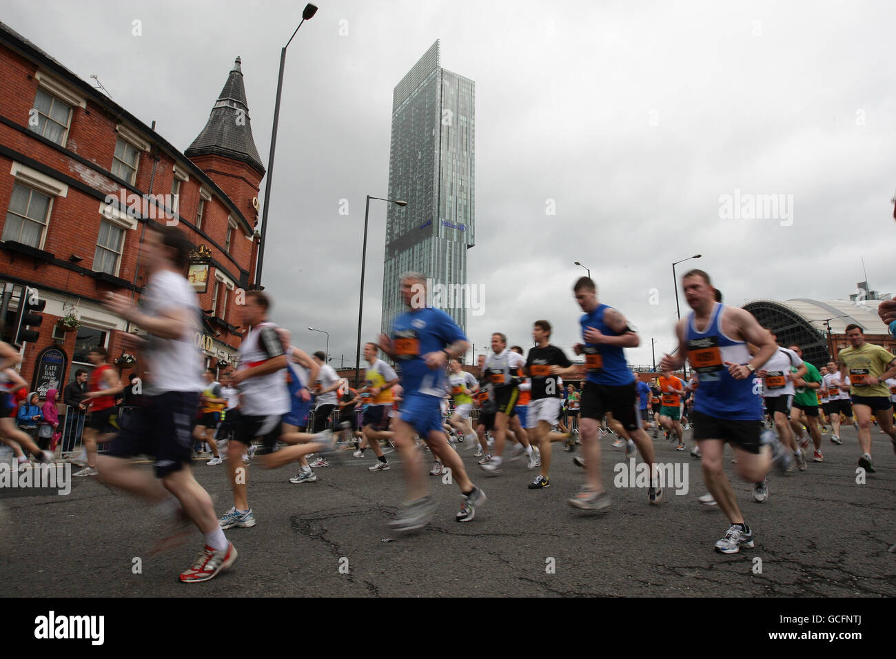 Athletics manchester action racing blur mangdm hi-res stock photography ...