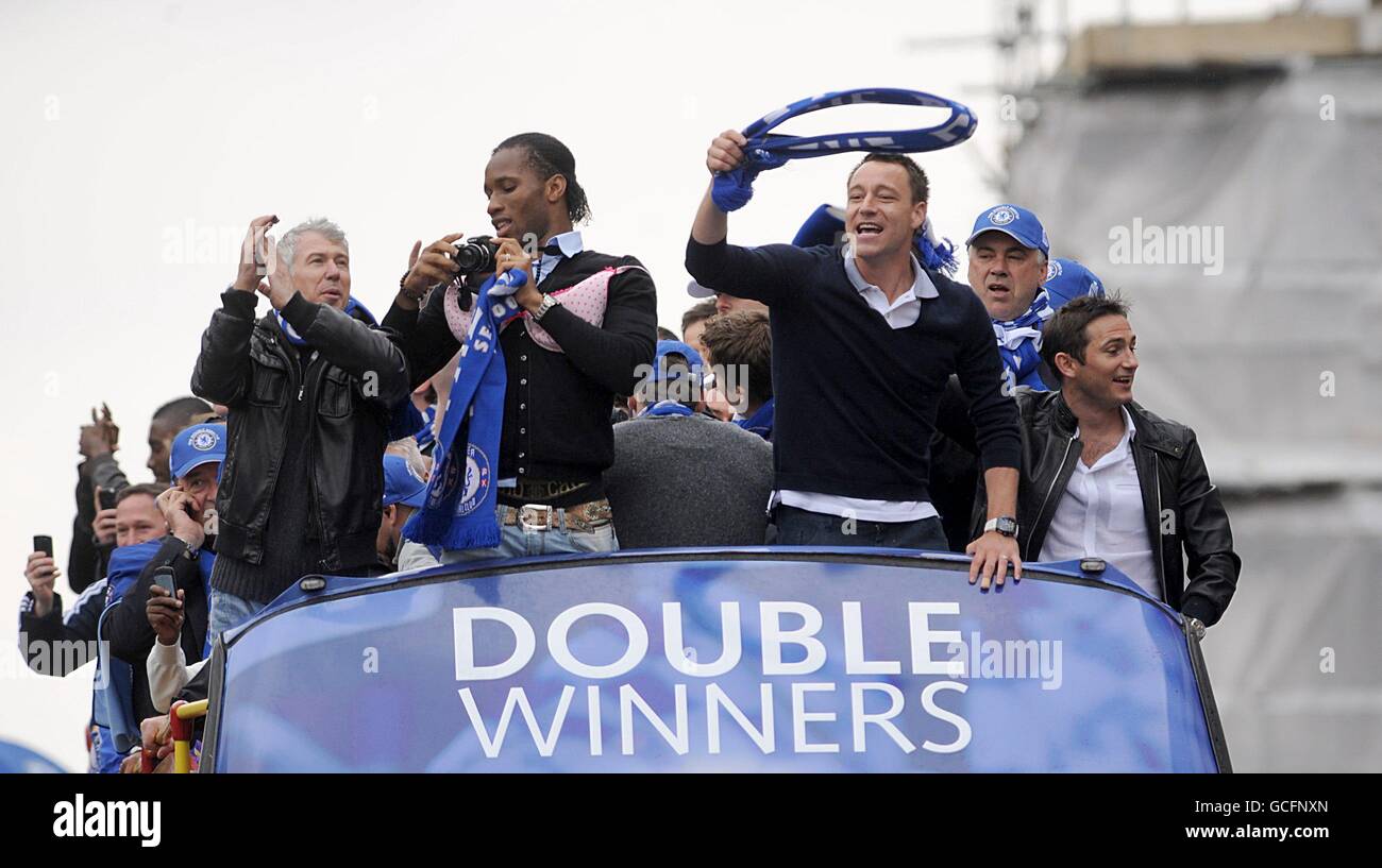 John terry centre didier left celebrate winning the fa cup hi-res stock ...