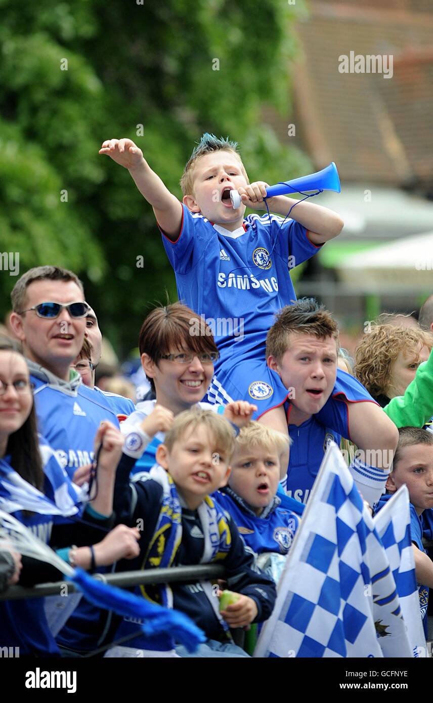 Soccer - Chelsea Victory Parade - Eel Brook Common Stock Photo - Alamy