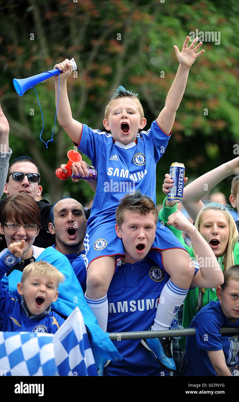 Soccer chelsea victory parade eel brook common hi-res stock photography ...