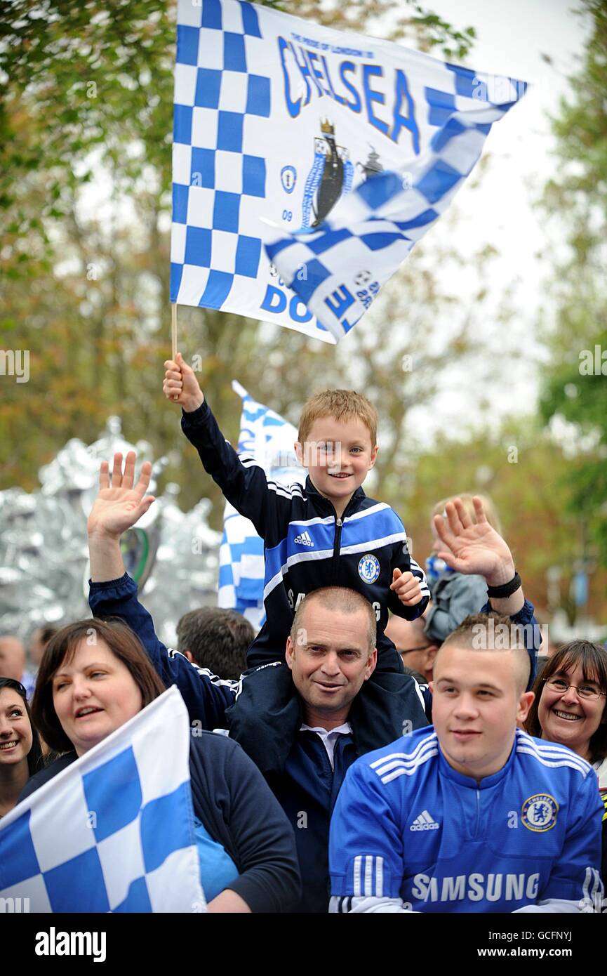 Soccer - Chelsea Victory Parade - Eel Brook Common Stock Photo - Alamy
