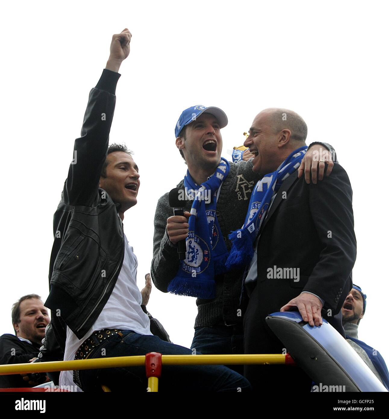 Soccer - Chelsea Victory Parade - Eel Brook Common. Chelsea players and ...