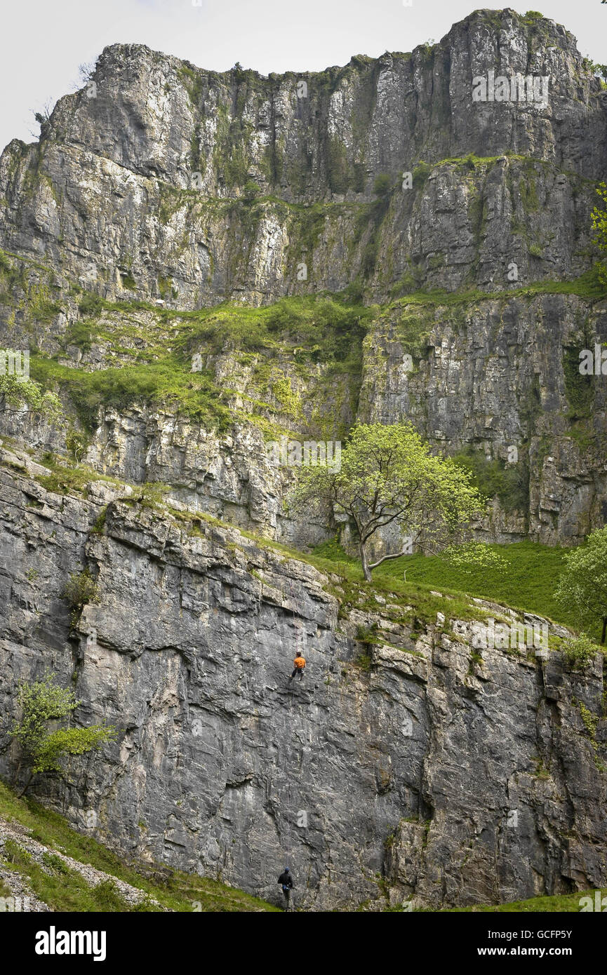 Climber cheddar gorge cheddar somerset hi-res stock photography and ...