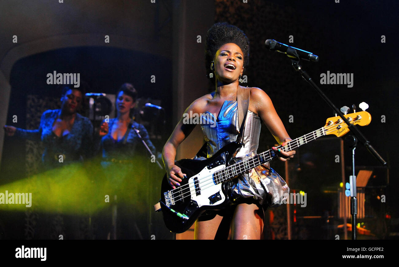 Shingai Shoniwa from The Noisettes, performing at the Russian Standard ...