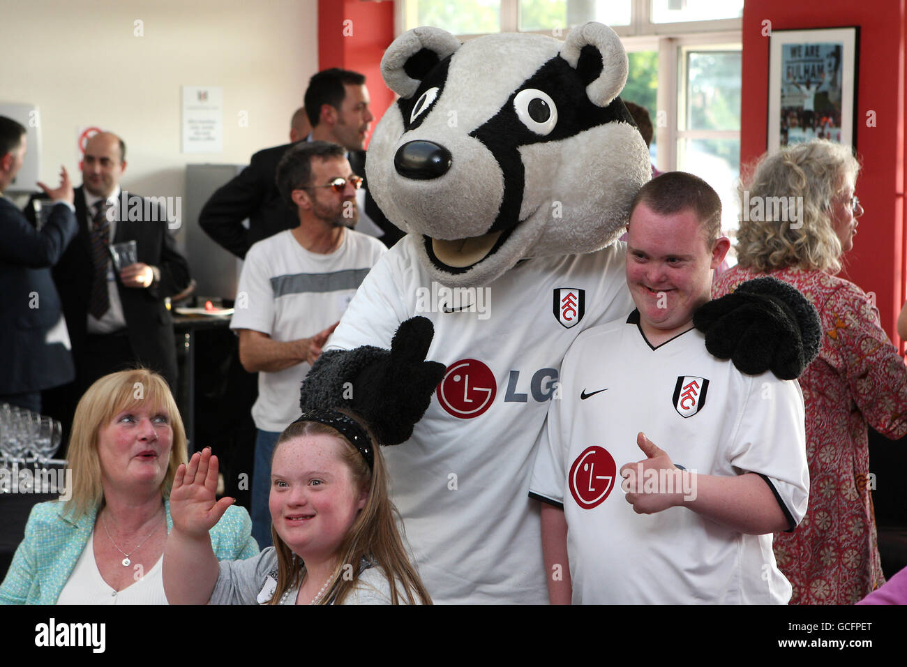 Fulham football club training ground hi-res stock photography and ...