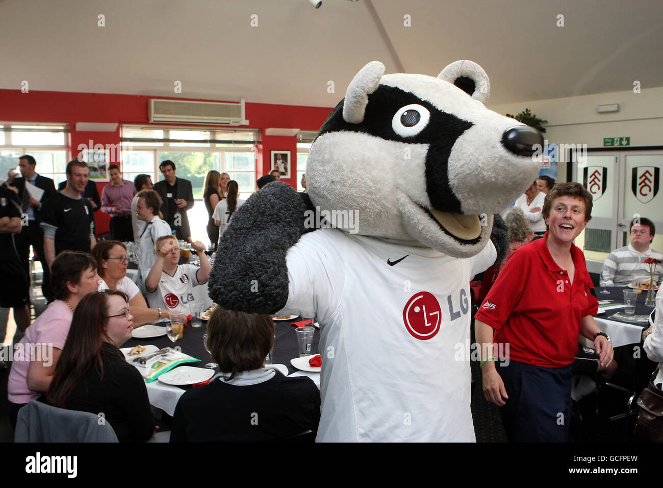 Fulham football club training ground hi-res stock photography and ...