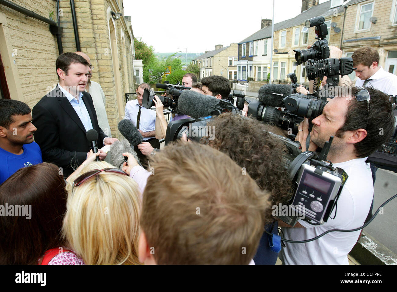 Police pakistan half length mid top speaking media reporters microphone ...