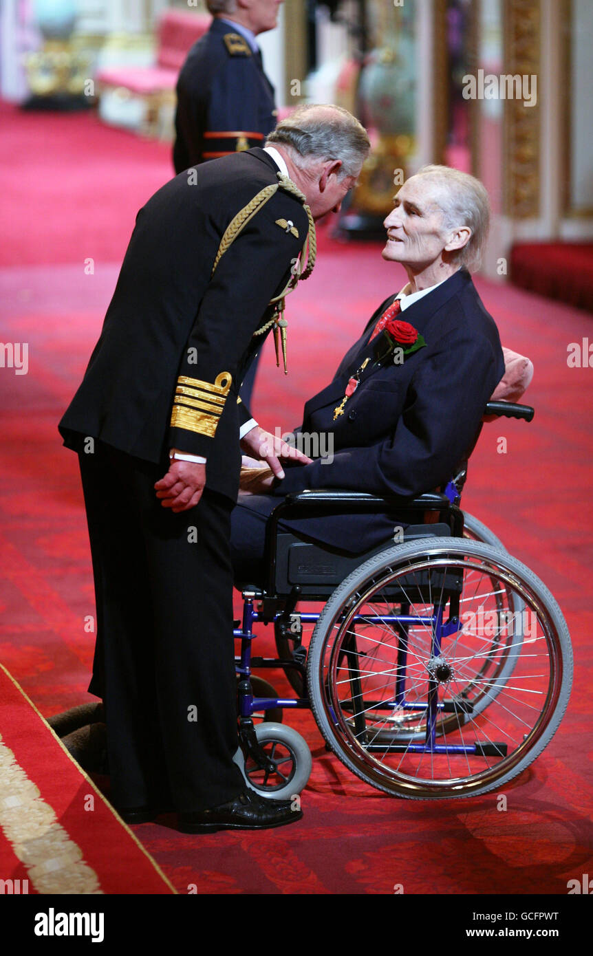 Investiture at Buckingham Palace Stock Photo - Alamy