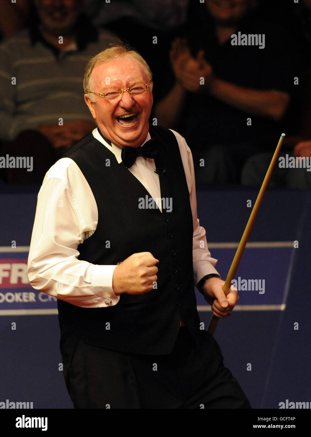 Dennis taylor 1985 world snooker hi-res stock photography and images ...