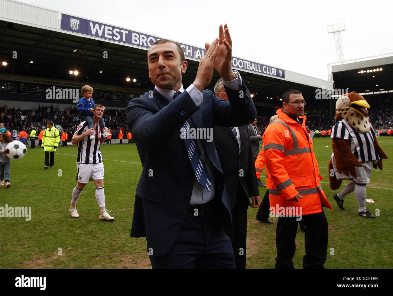 Sport football manager clapping celebrating hi-res stock photography ...