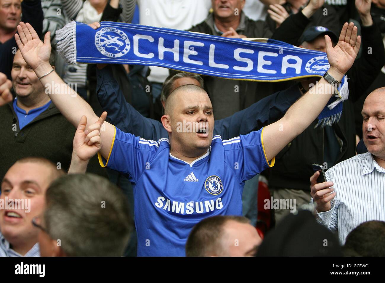 Chelsea fan in the stands hi-res stock photography and images - Alamy