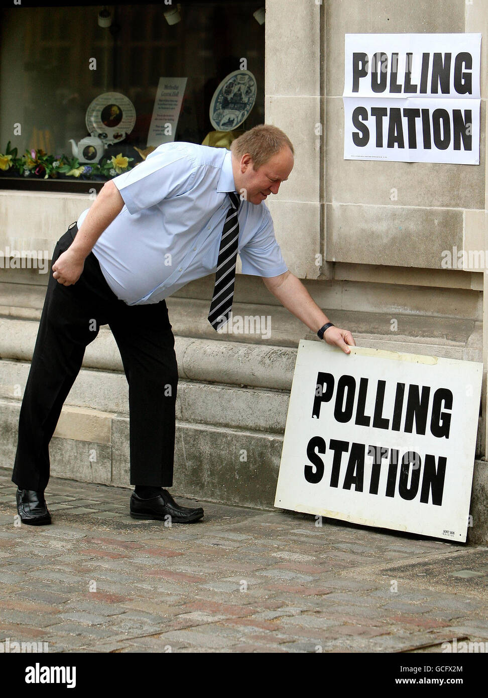 Exterior of polling place hi-res stock photography and images - Alamy