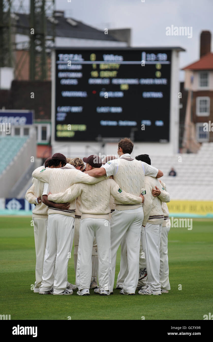 Cricket team huddle hi-res stock photography and images - Alamy