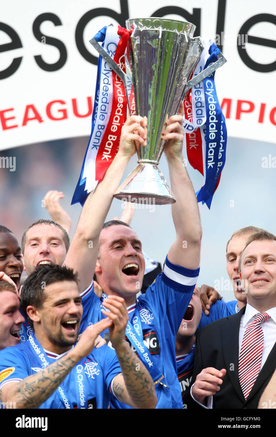 Rangers' David Weir lifts the Championship Trophy after the Clydesdale ...