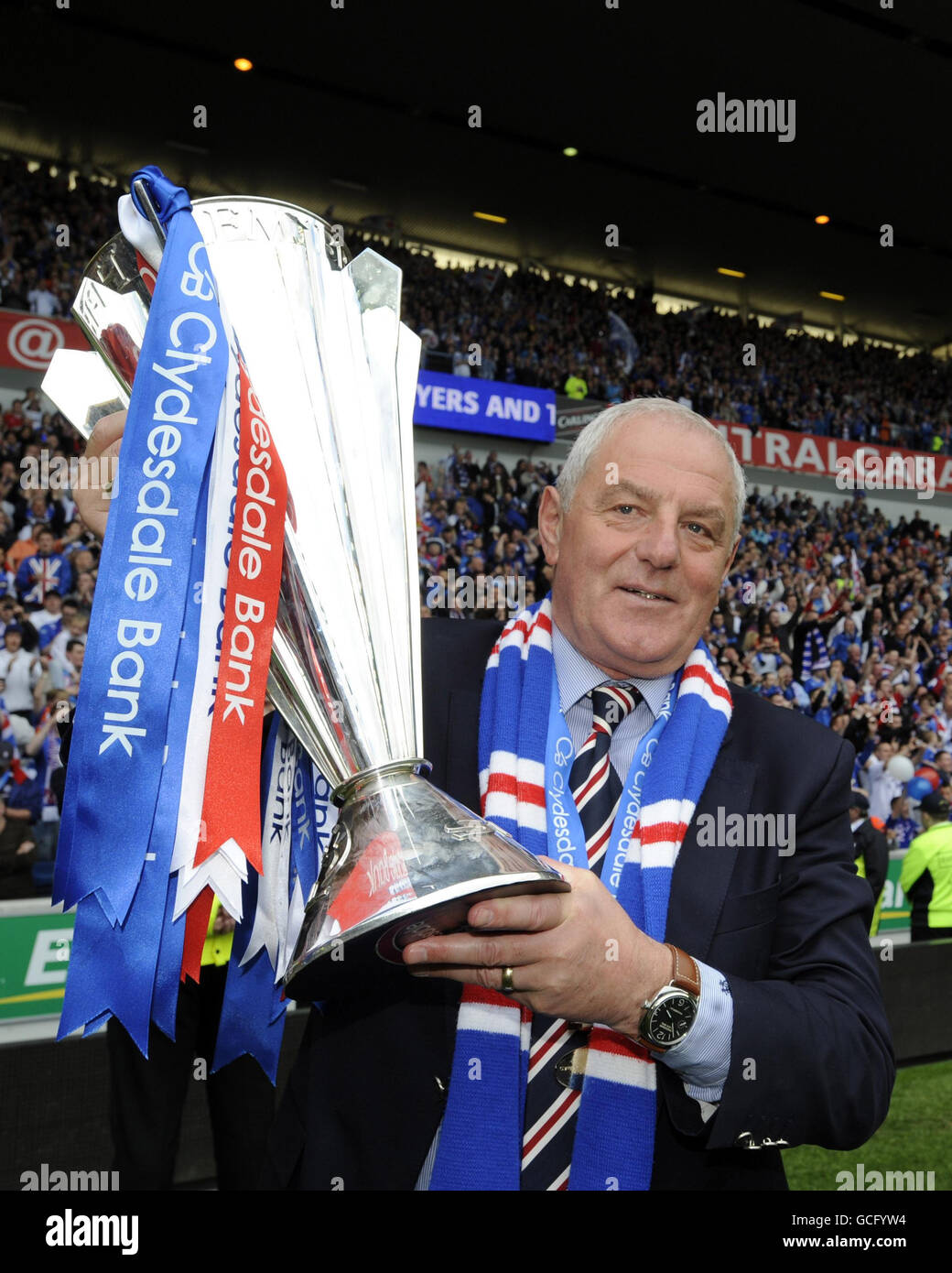 Rangers scottish premier league trophy hi-res stock photography and ...