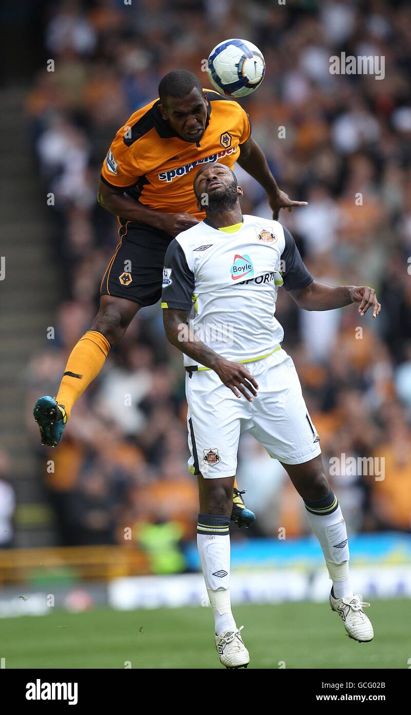 Sunderland's Darren Bent and Wolverhampton Wanderers' Ronald Zubar ...