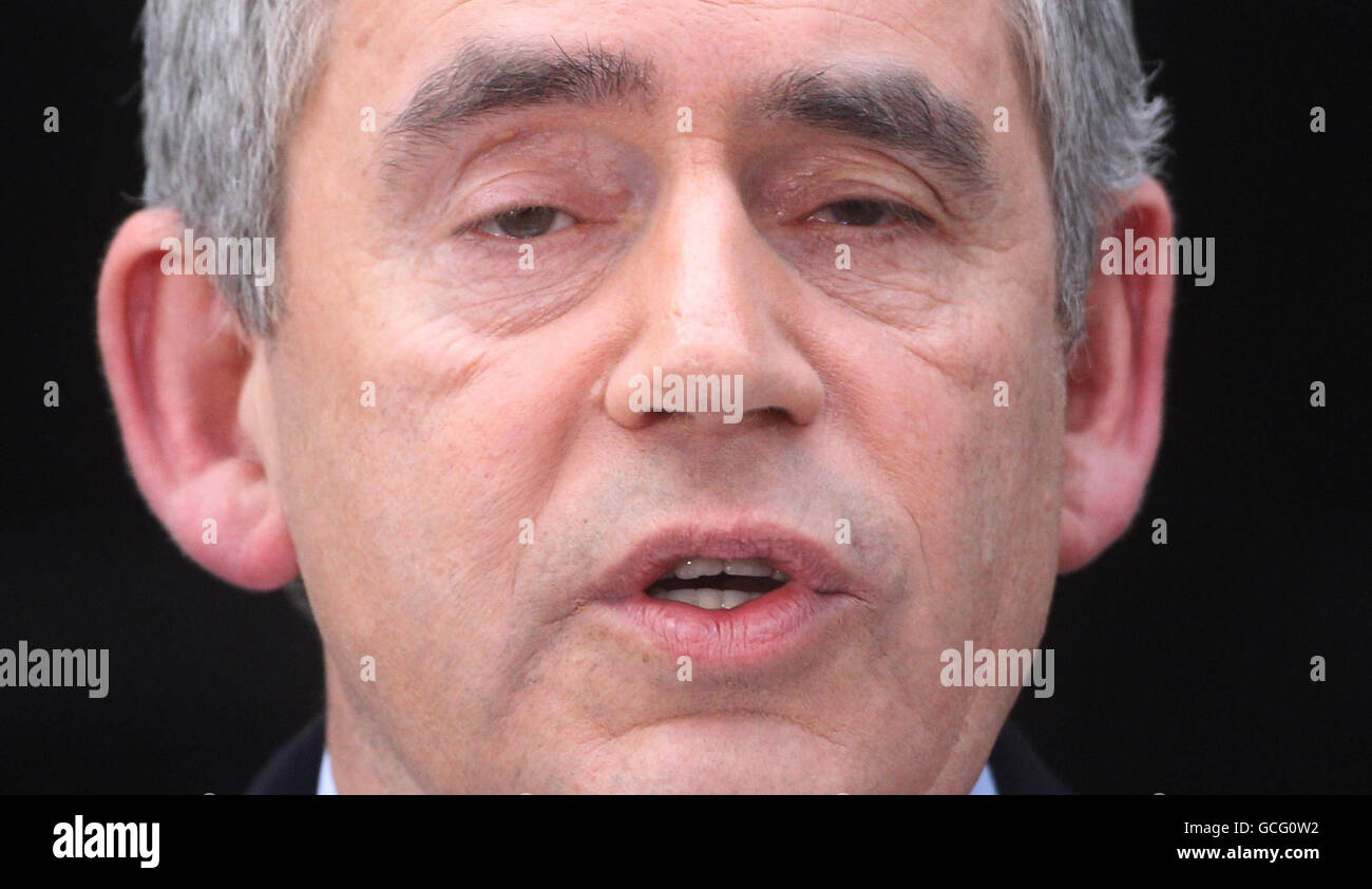 Brown announces his resignation as prime minister in downing street hi ...