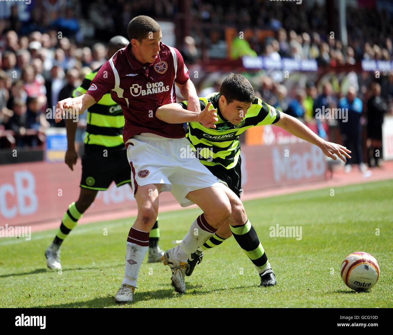 Hearts' Calum Elliot and Celtic's Darren O'Dea (right) during the ...