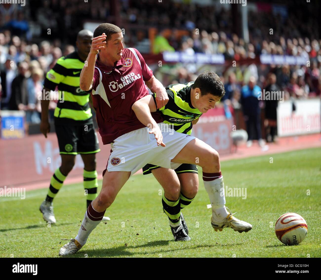 Hearts' Calum Elliot and Celtic's Darren O'Dea (right) during the ...