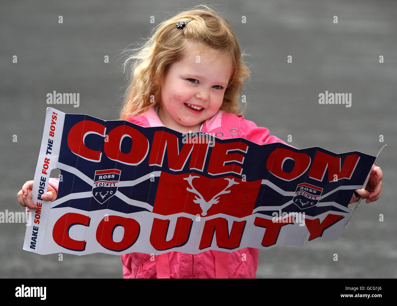 Ross County fan Katie Ferguson aged 4 shows her supoort as the team bus ...