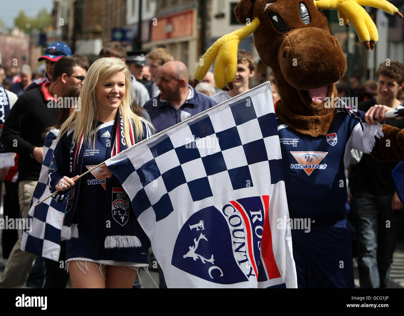 Football team with mascots hi-res stock photography and images - Alamy