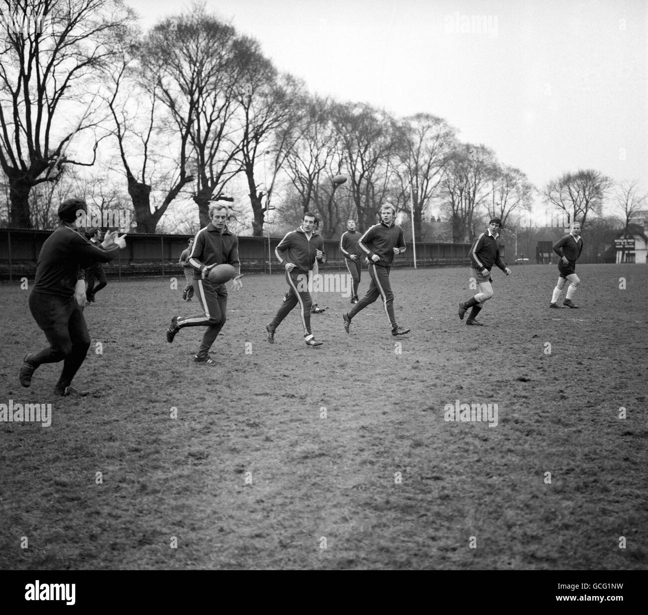 Gareth edwards rugby barbarians hi-res stock photography and images - Alamy