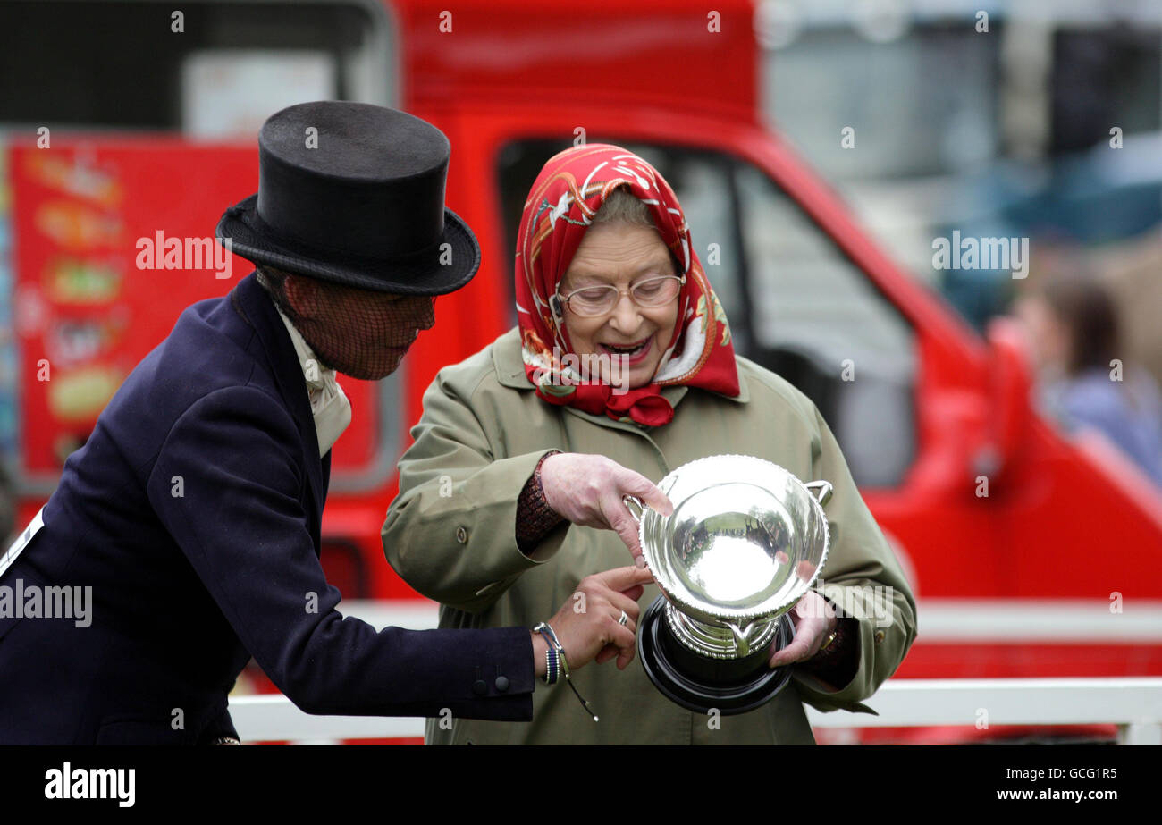 Ridden side saddle hi-res stock photography and images - Alamy