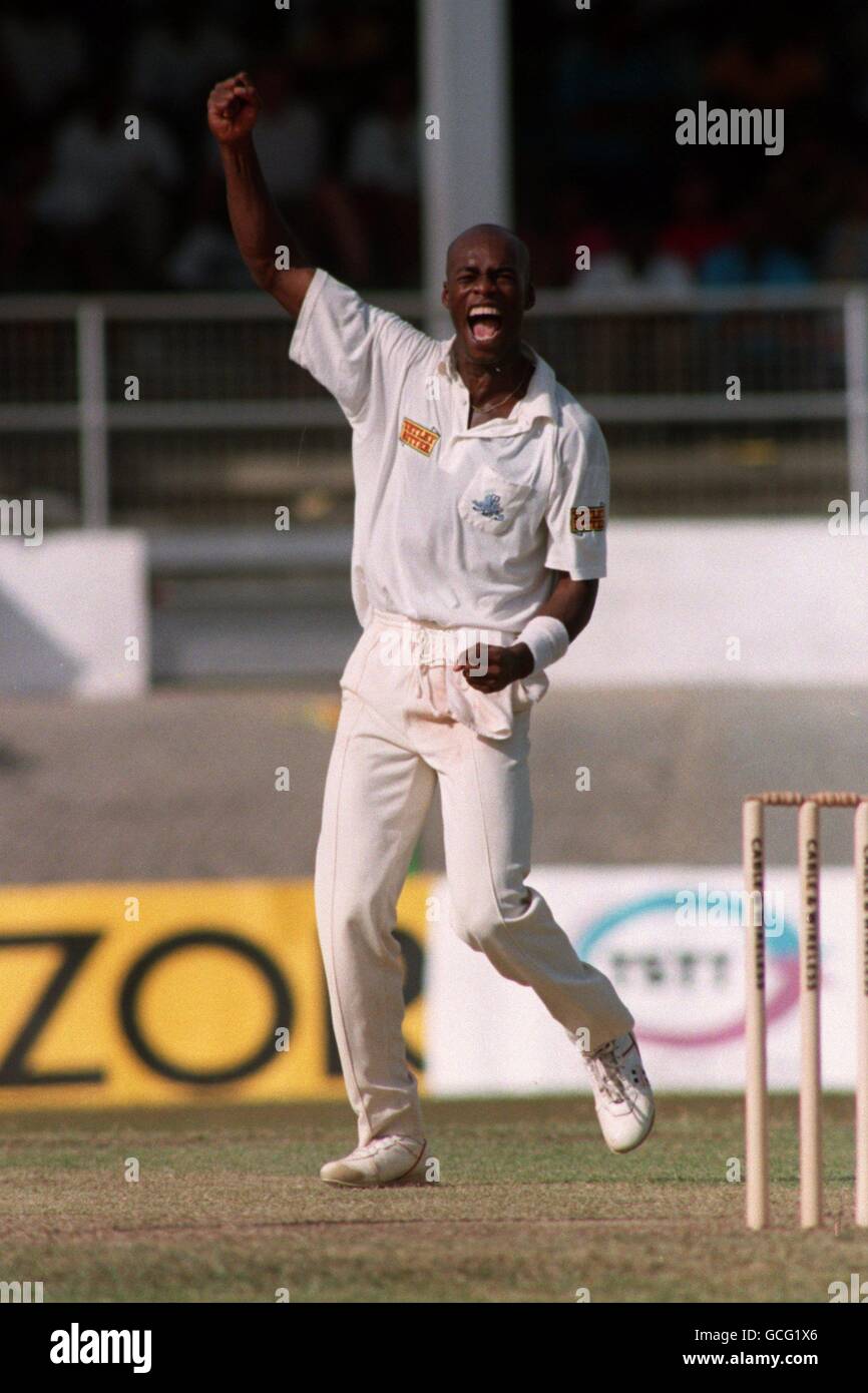 CHRIS LEWIS [ENG] CELEBRATES THE WICKET OF KEITH ARTHURTON. 3rd TEST ...