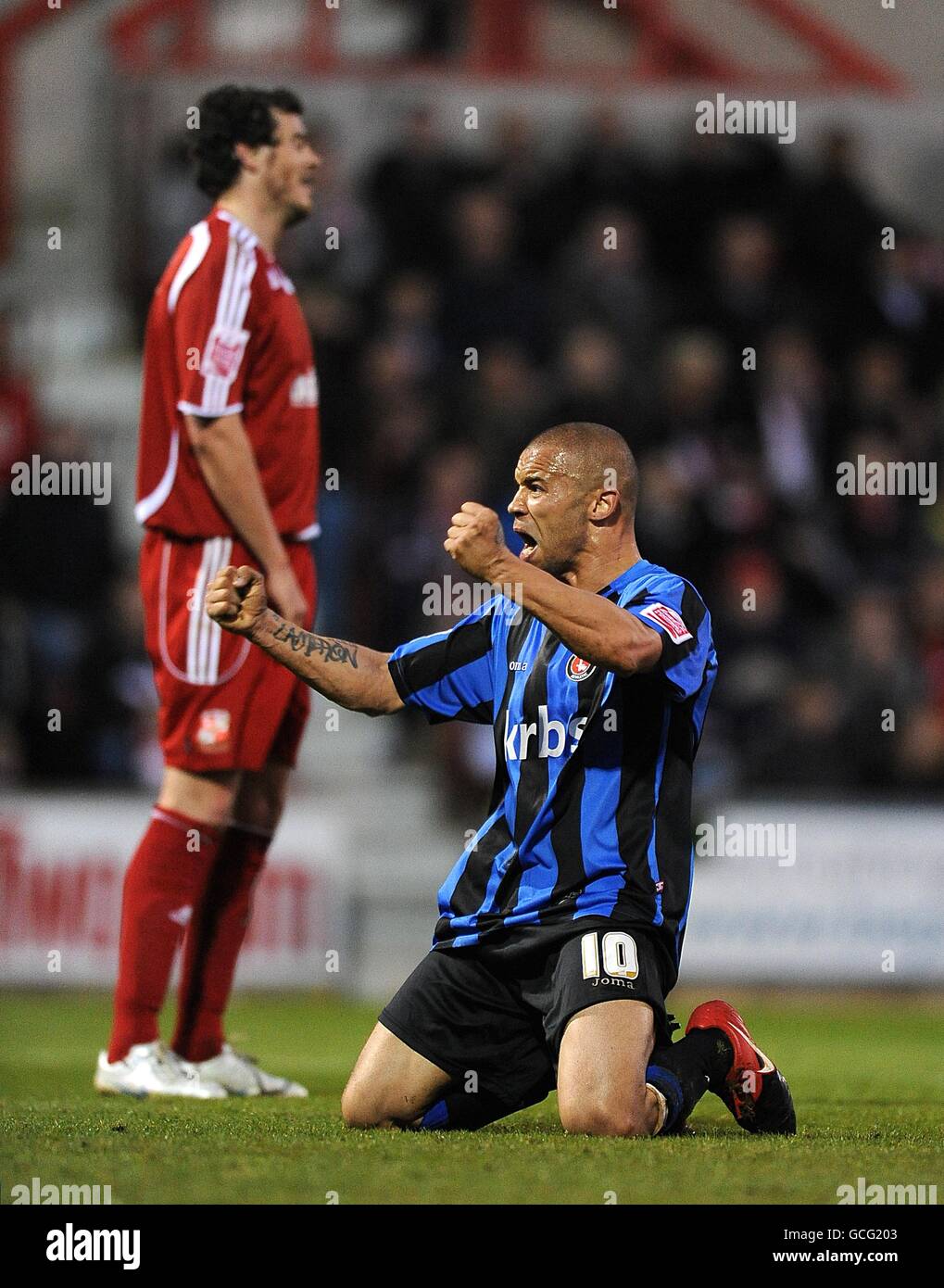 Deon burton charlton goal hi-res stock photography and images - Alamy