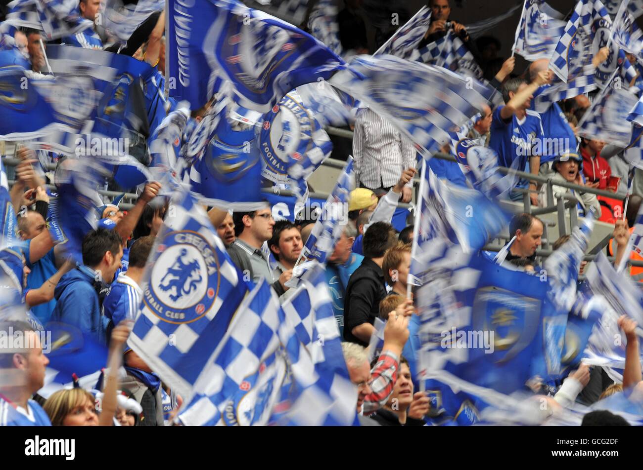 Chelsea stadium fans hi-res stock photography and images - Alamy