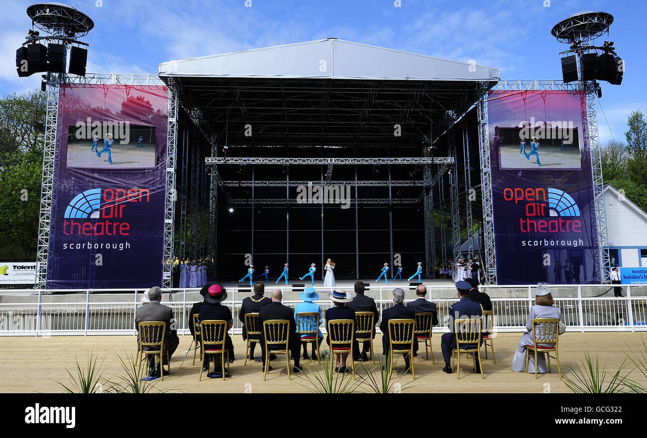 Scarborough open air theatre stage hi-res stock photography and images ...