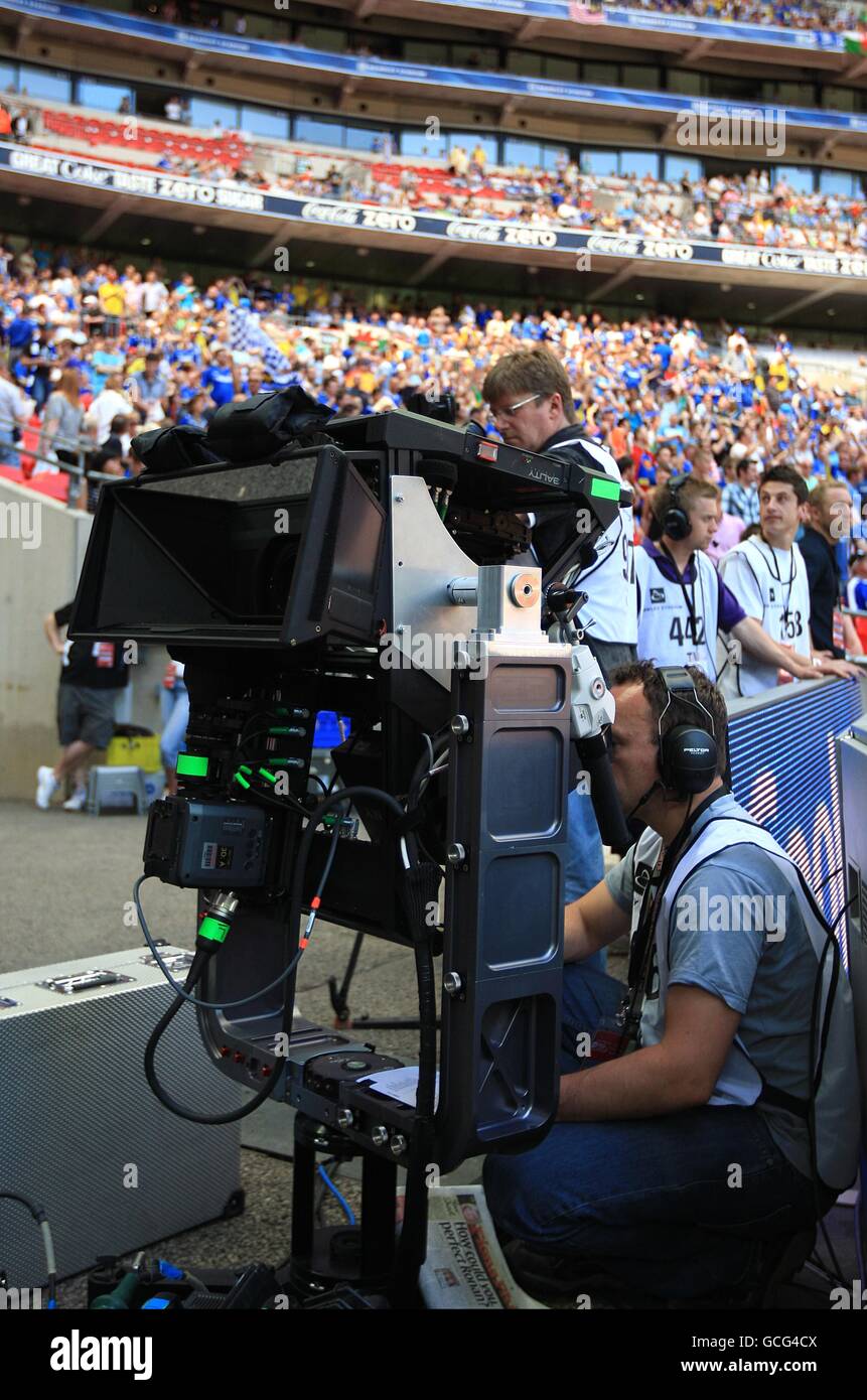 Pitchside camera hi-res stock photography and images - Alamy