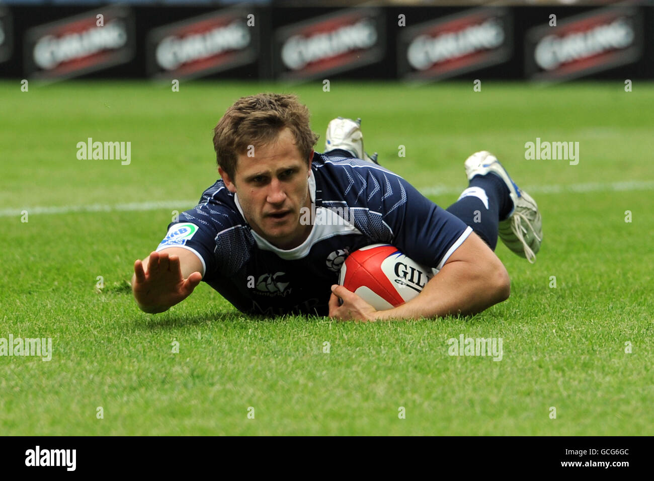 Scotlands mark robertson goes over try hi-res stock photography and ...