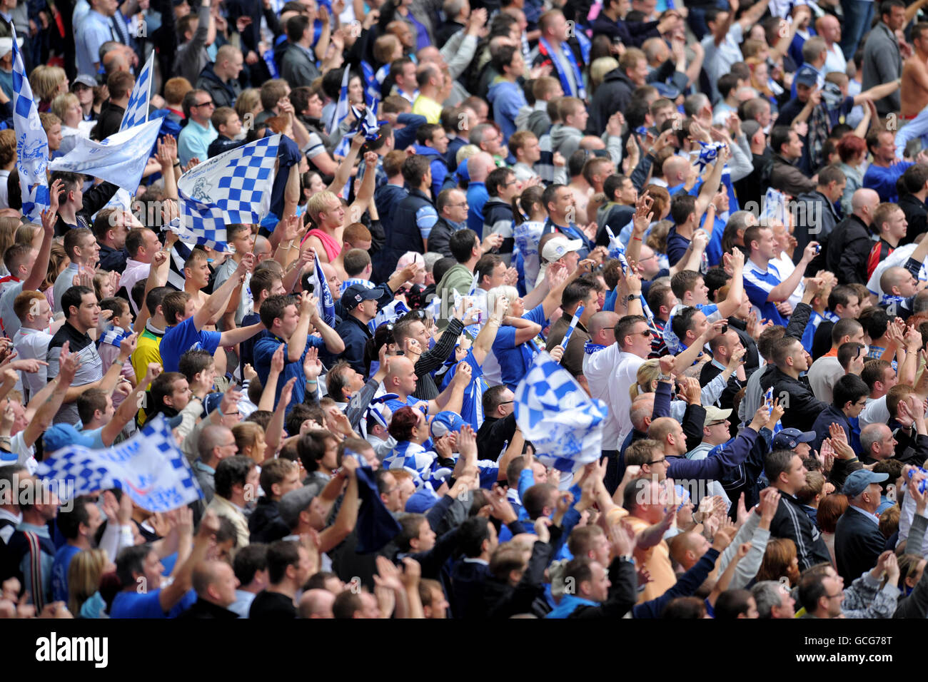 Millwall fans wembley final swindon hi-res stock photography and images ...
