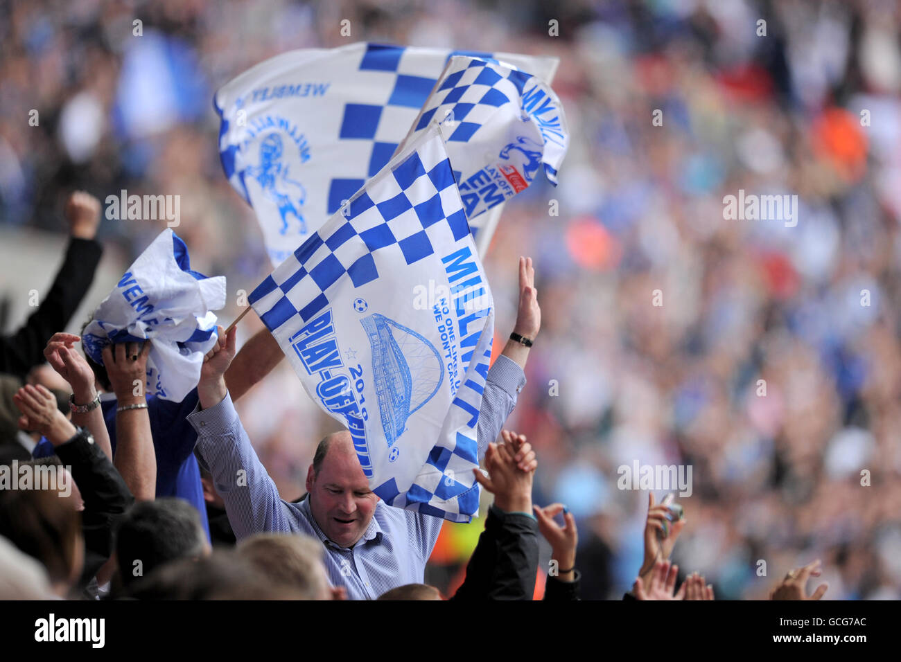 Millwall fans wembley final swindon hi-res stock photography and images ...