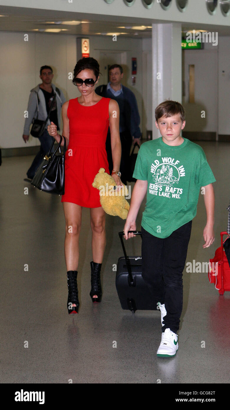 Brooklyn beckham victoria cruz hi-res stock photography and images - Alamy