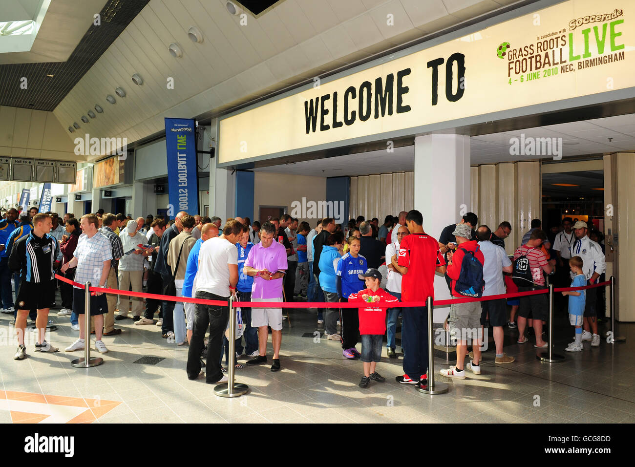 Sport football fans queue hi-res stock photography and images - Alamy