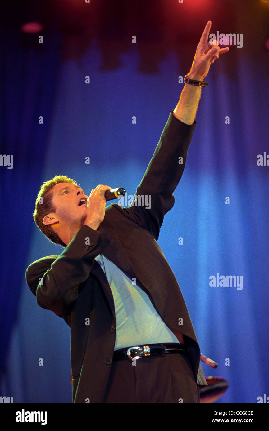 ACTOR DAVID HASSELHOFF, STAR OF BAYWATCH, SINGS AT THE DIANA PRINCESS ...