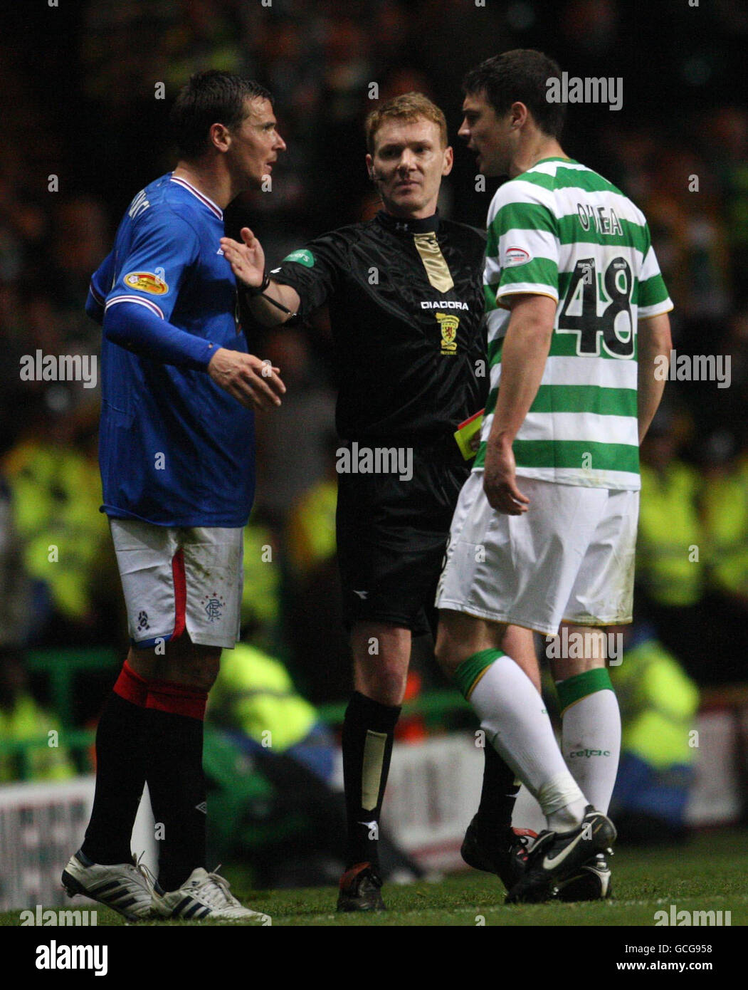 Ranger's Lee McCulloch is sent off and reacts to Celtic's Darren O'Dea ...