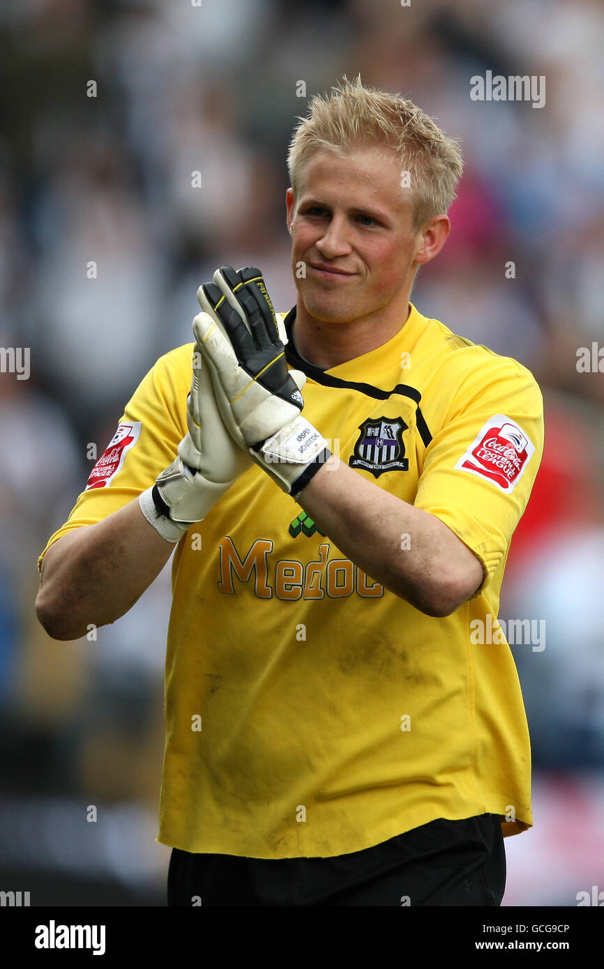Notts county goalkeeper kasper schmeichel hi-res stock photography and ...