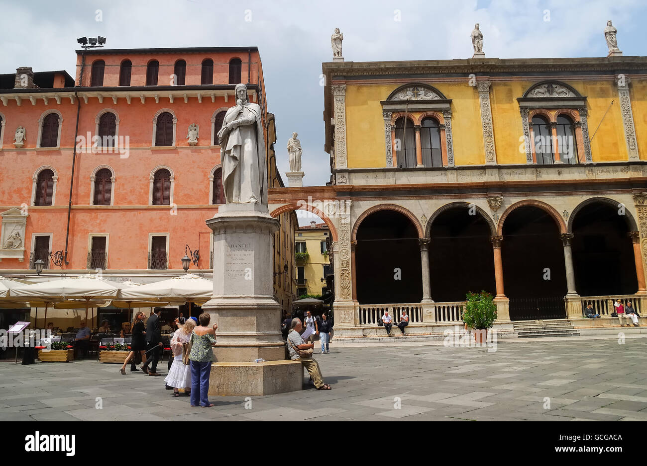 Verona, Italy. The statue of Dante Alighieri in Piazza dei Signori ...