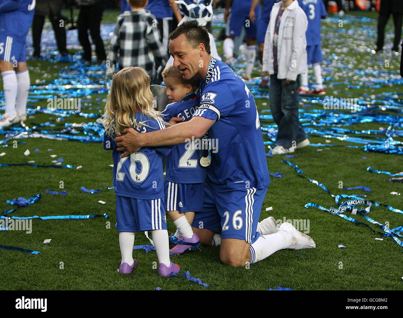 Chelsea's John Terry celebrates on the pitch with his children after ...