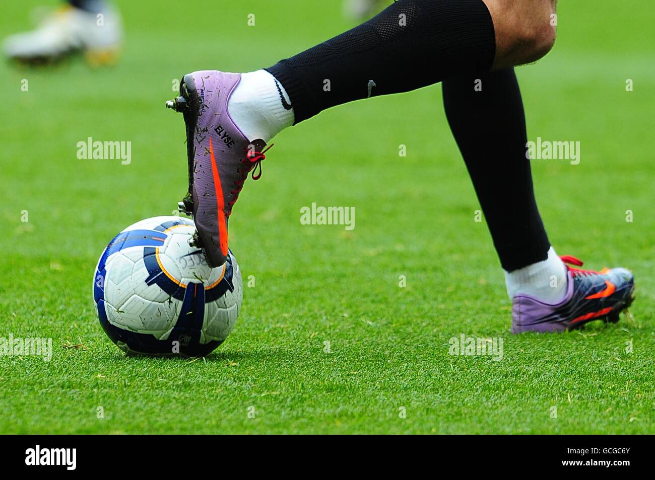 Detail of player match ball warm up hi-res stock photography and images ...