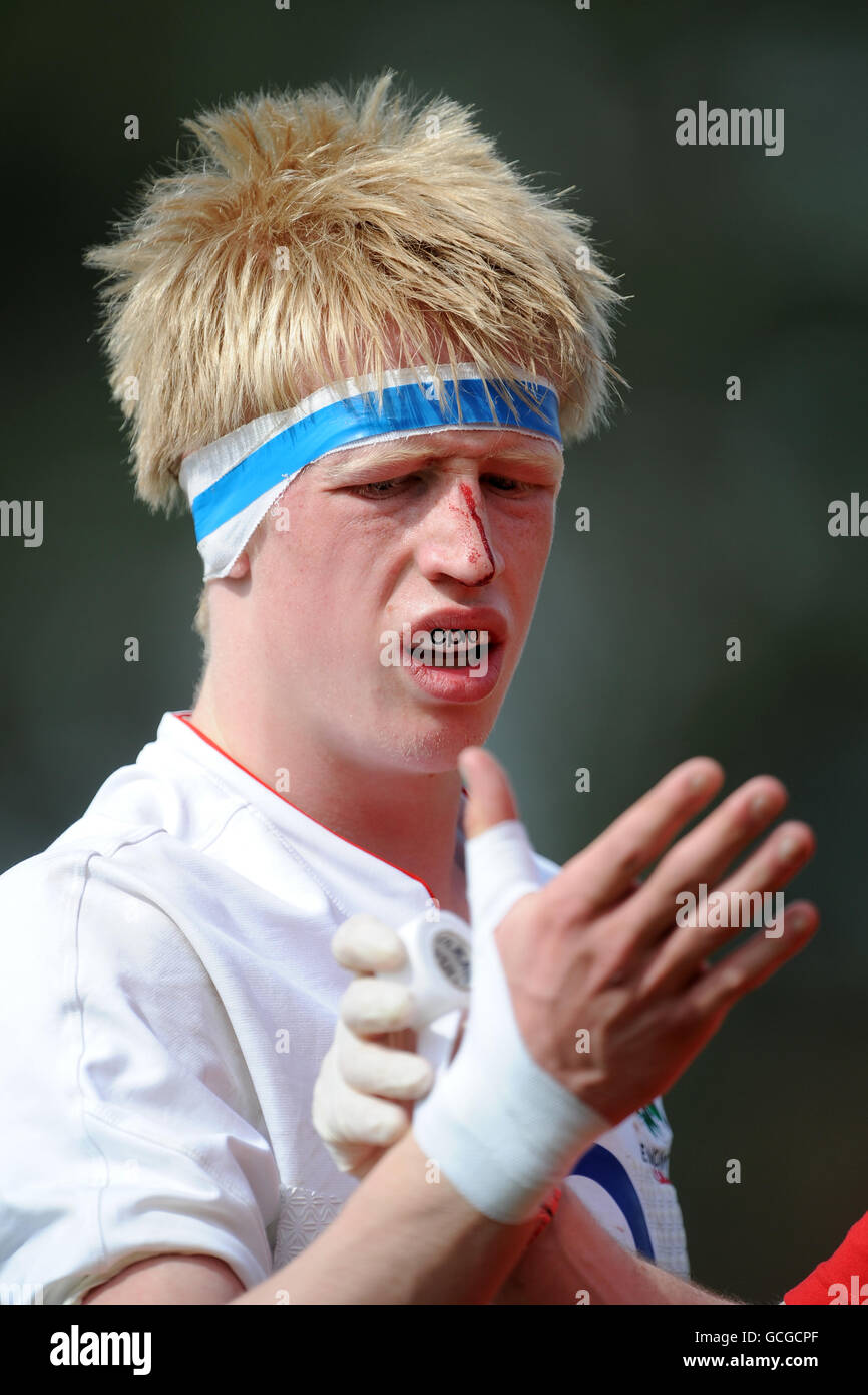 Player bandage head injury hi-res stock photography and images - Alamy