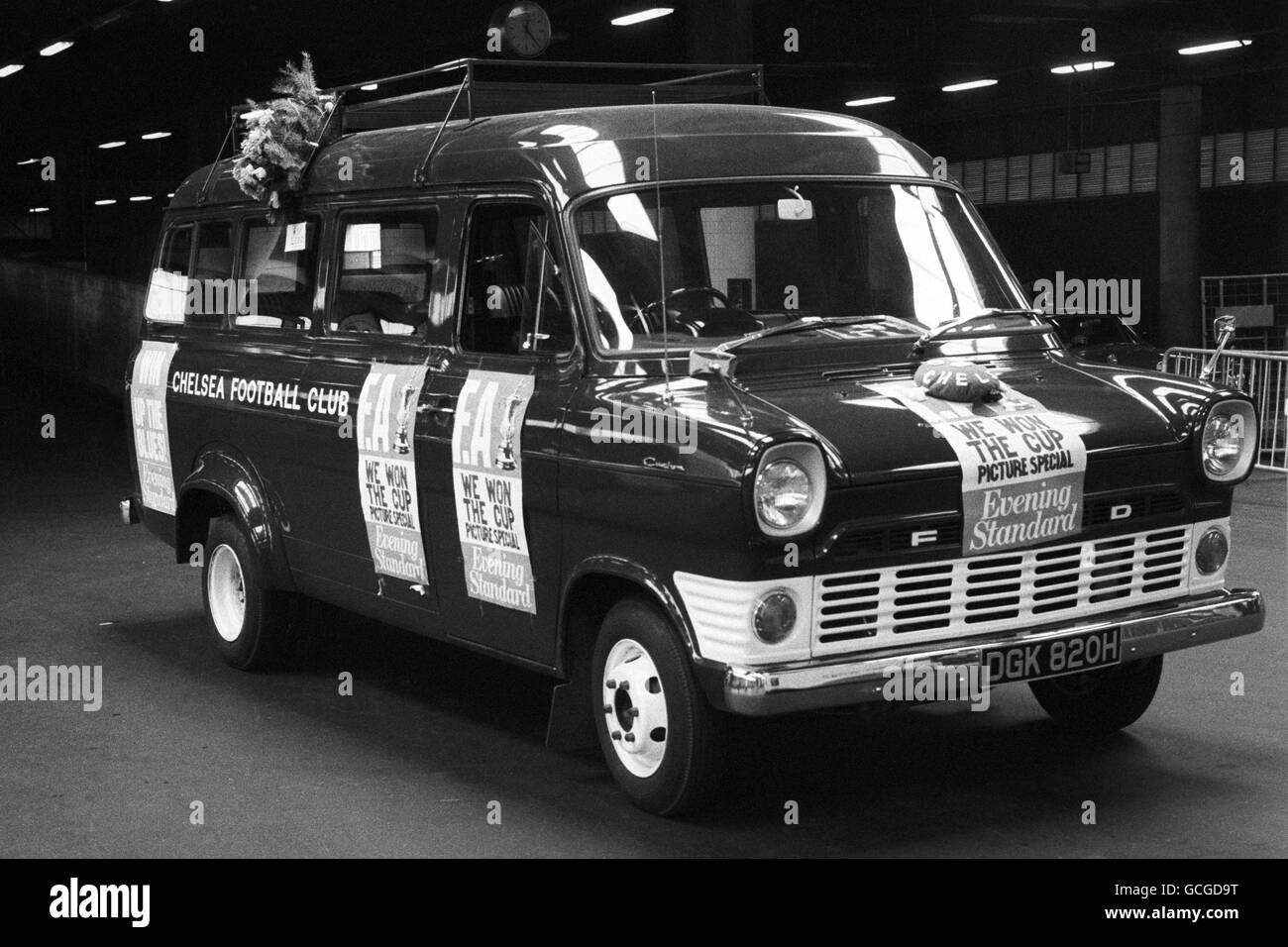 English first division trophy Black and White Stock Photos & Images - Alamy