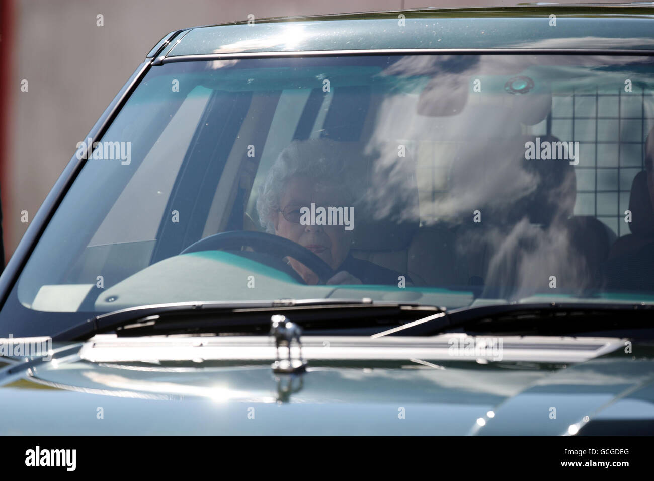 Queen elizabeth driving car hi-res stock photography and images - Alamy