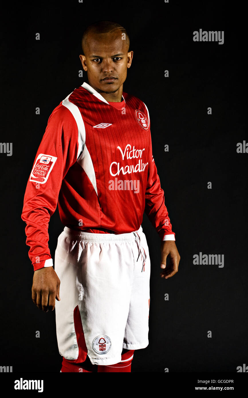 Robert earnshaw nottingham forest hi-res stock photography and images ...