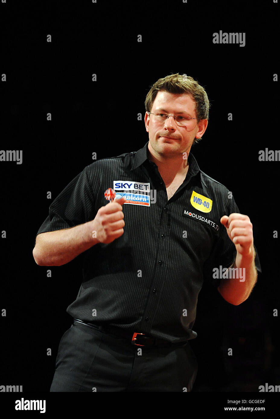 James Wade celebrates in his match against Terry Jenkins Stock Photo ...