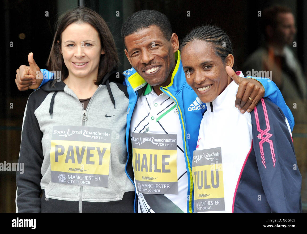 Ethiopian distance runners Haile Gebrselassie and Derartu Tulu (right ...