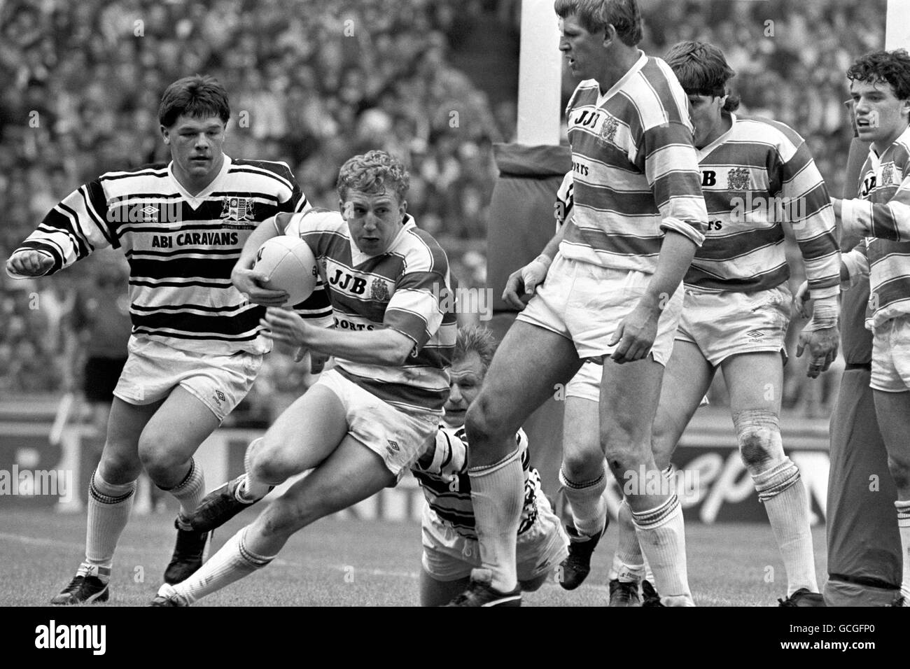 Wigan's Shaun Elliott avoids a tackle from Hull's Peter Sterling, as ...